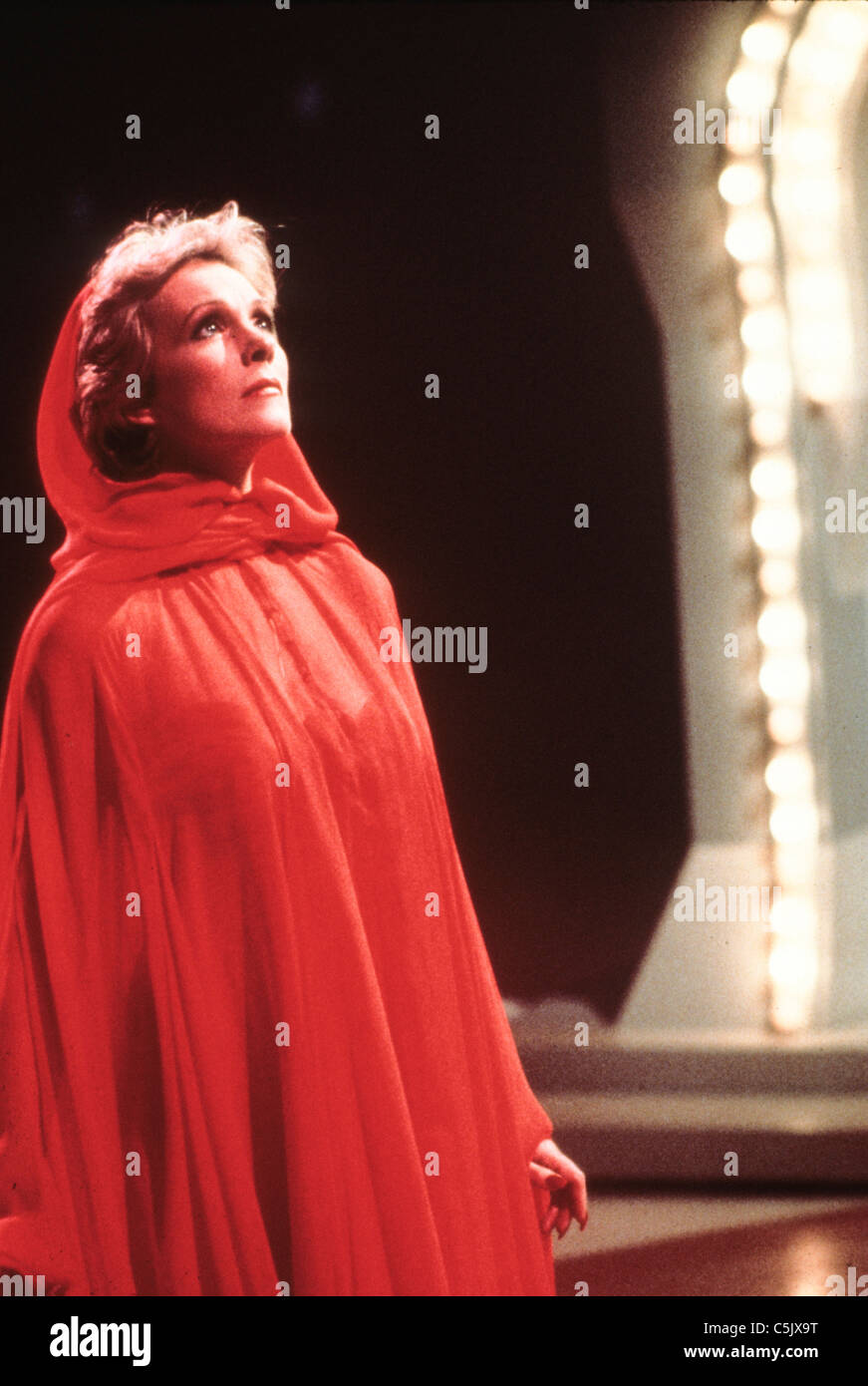 S o b 1981 julie andrews hi-res stock photography and images - Alamy