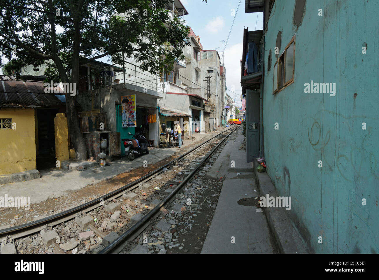 Hanoi railway through city hi-res stock photography and images - Alamy