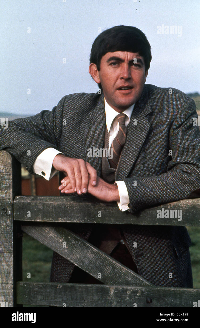 IT SHOULDN'T HAPPEN TO A VET (1976) JOHN ALDERTON, ERIC TILL (DIR) 002 ...