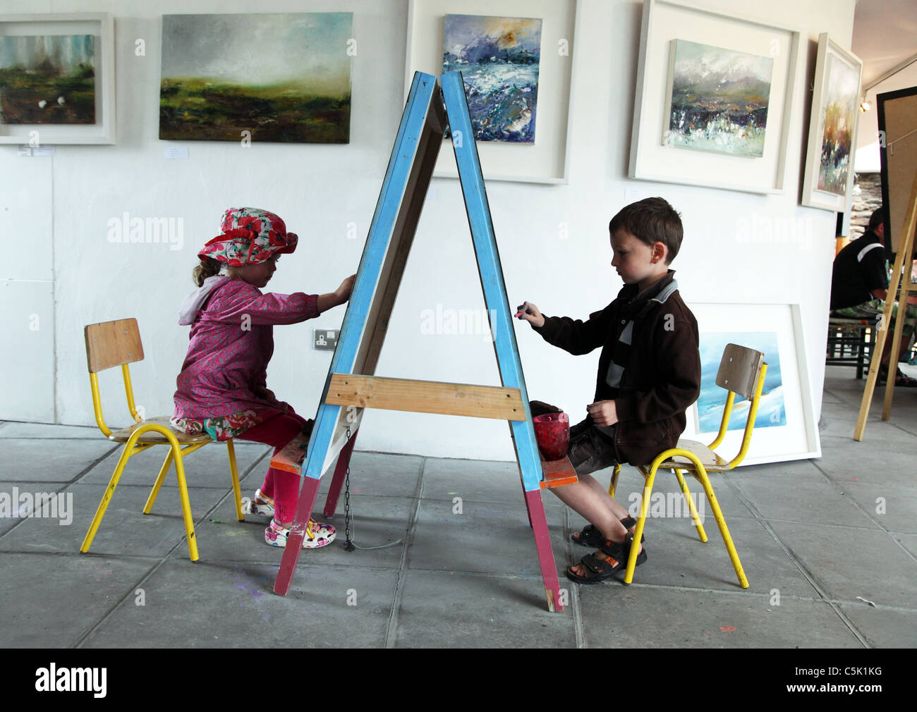 Childern drawing hi-res stock photography and images - Alamy