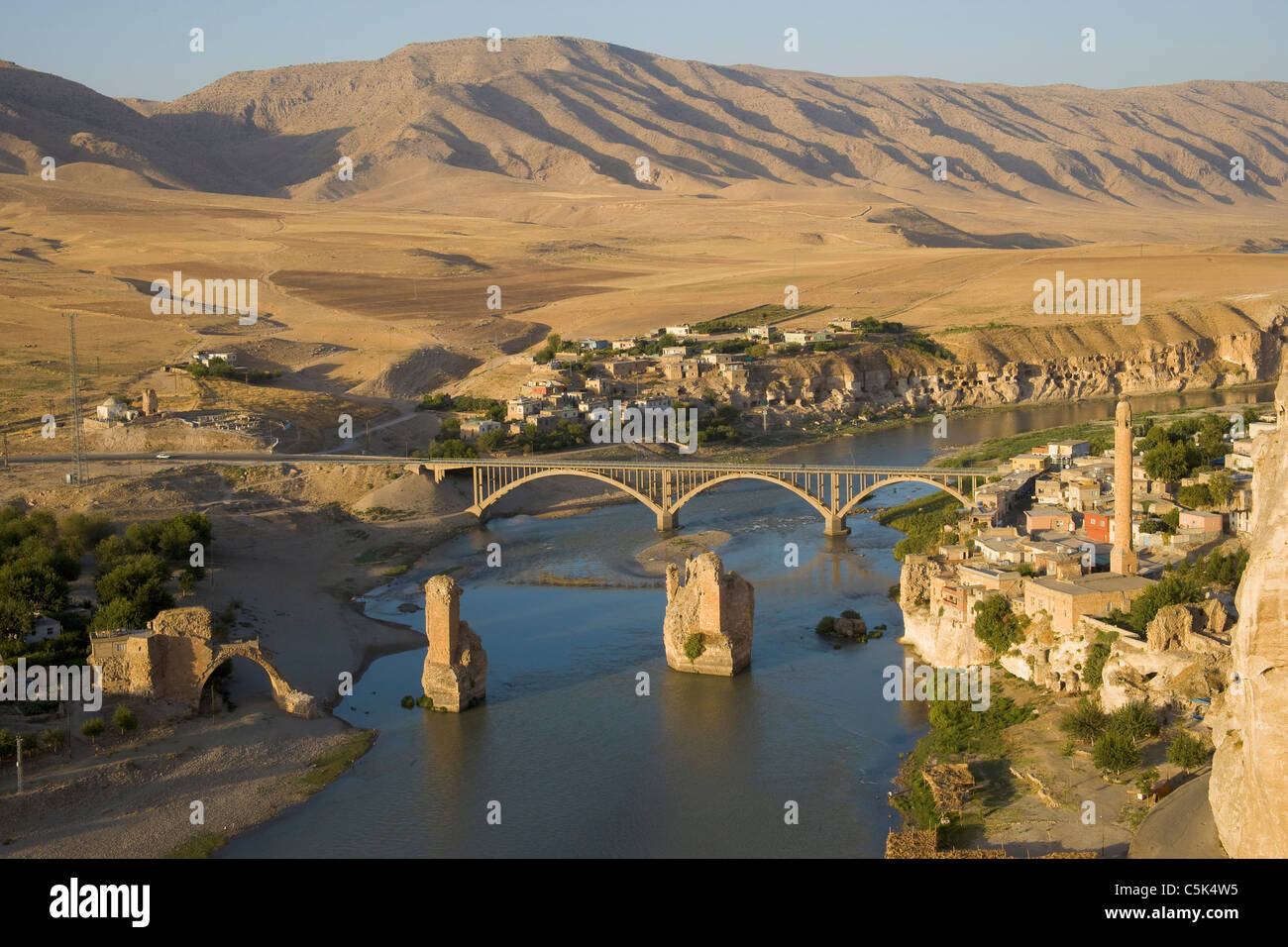 Hasankeyf on the Tigris River, Batman, Turkey Stock Photo - Alamy