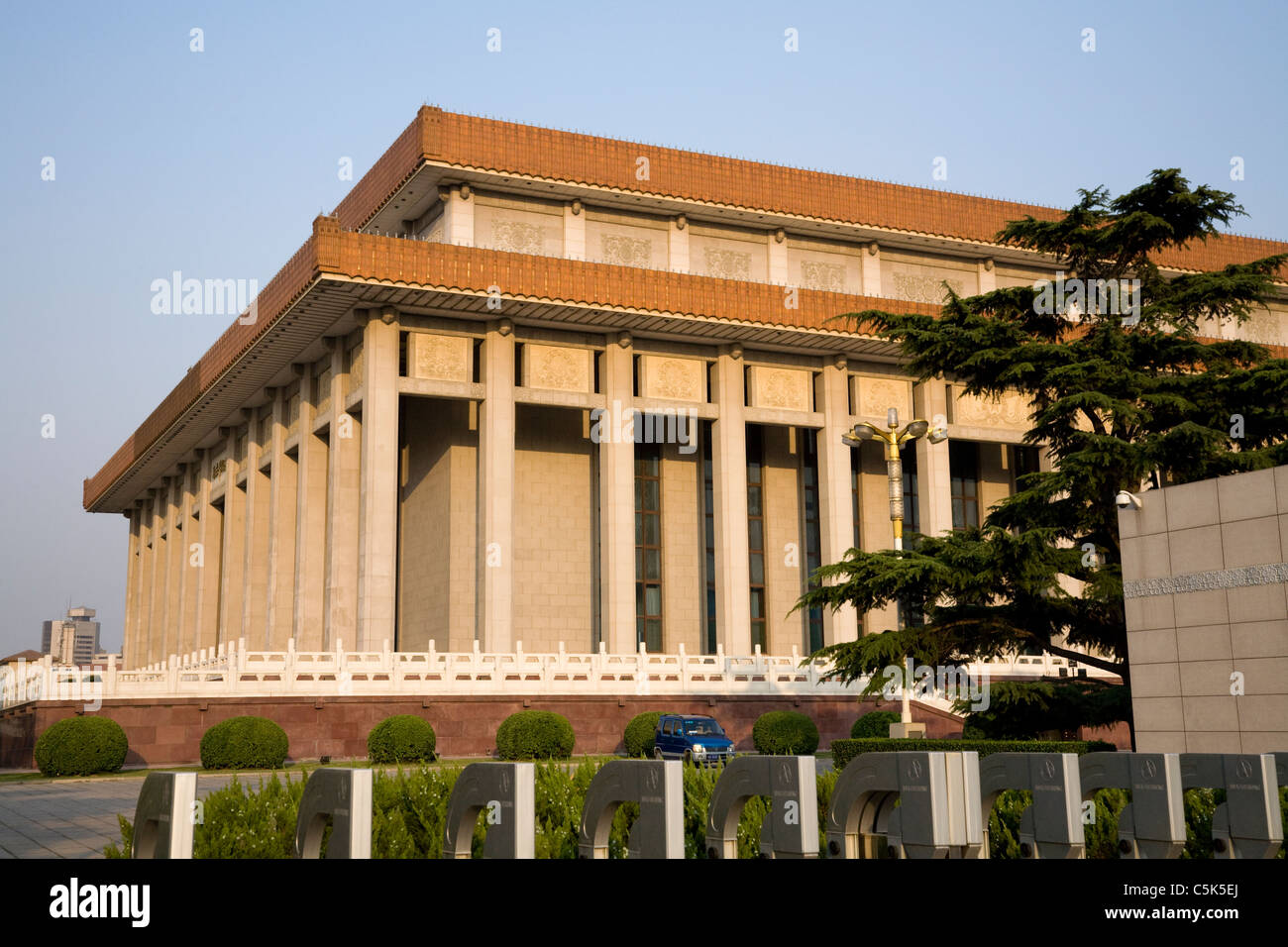 Chairman Mao Memorial Hall: Mausoleum holding the remains of Chinese ...