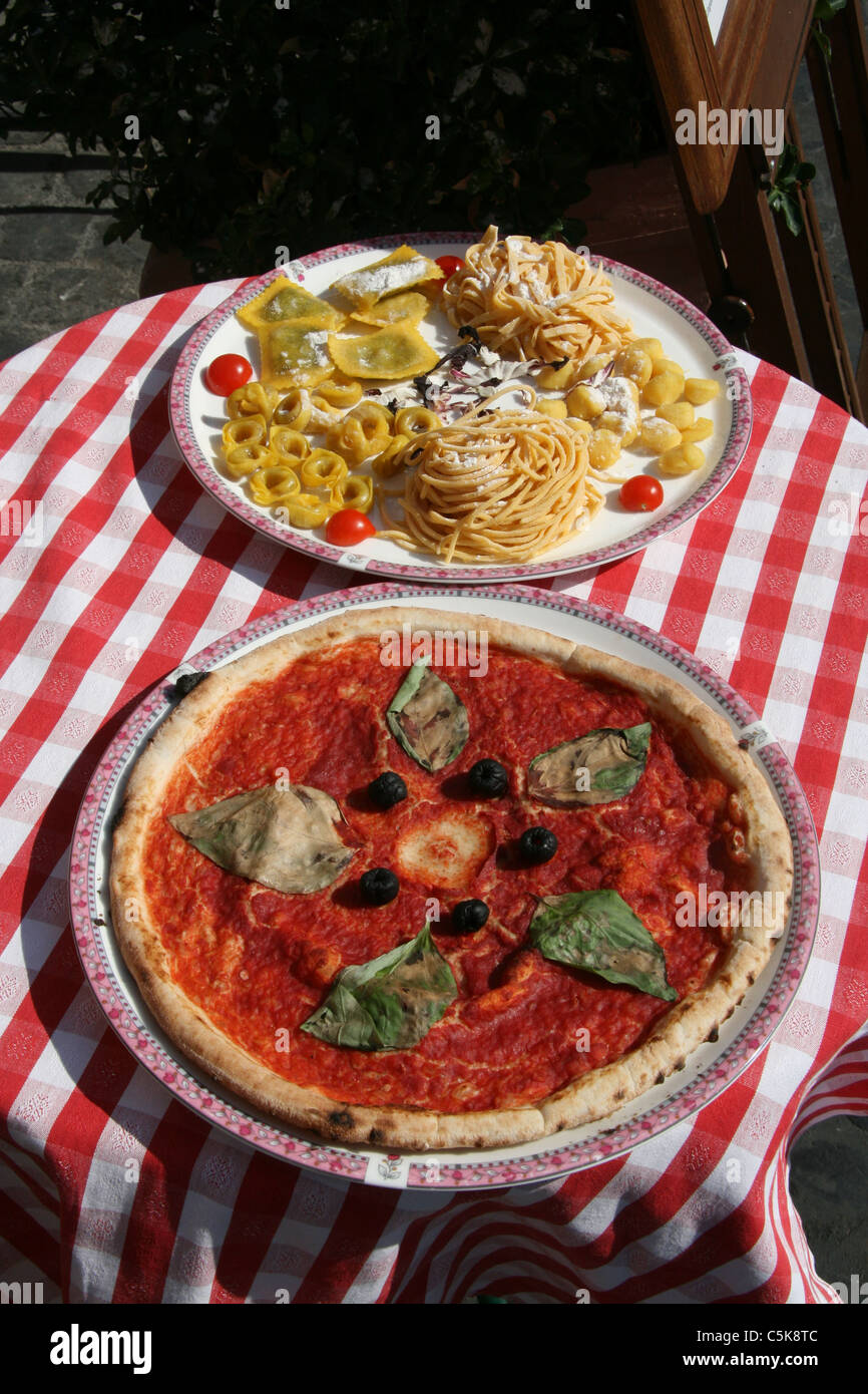 display pizza on table outside restaurant in rome italy Stock Photo - Alamy