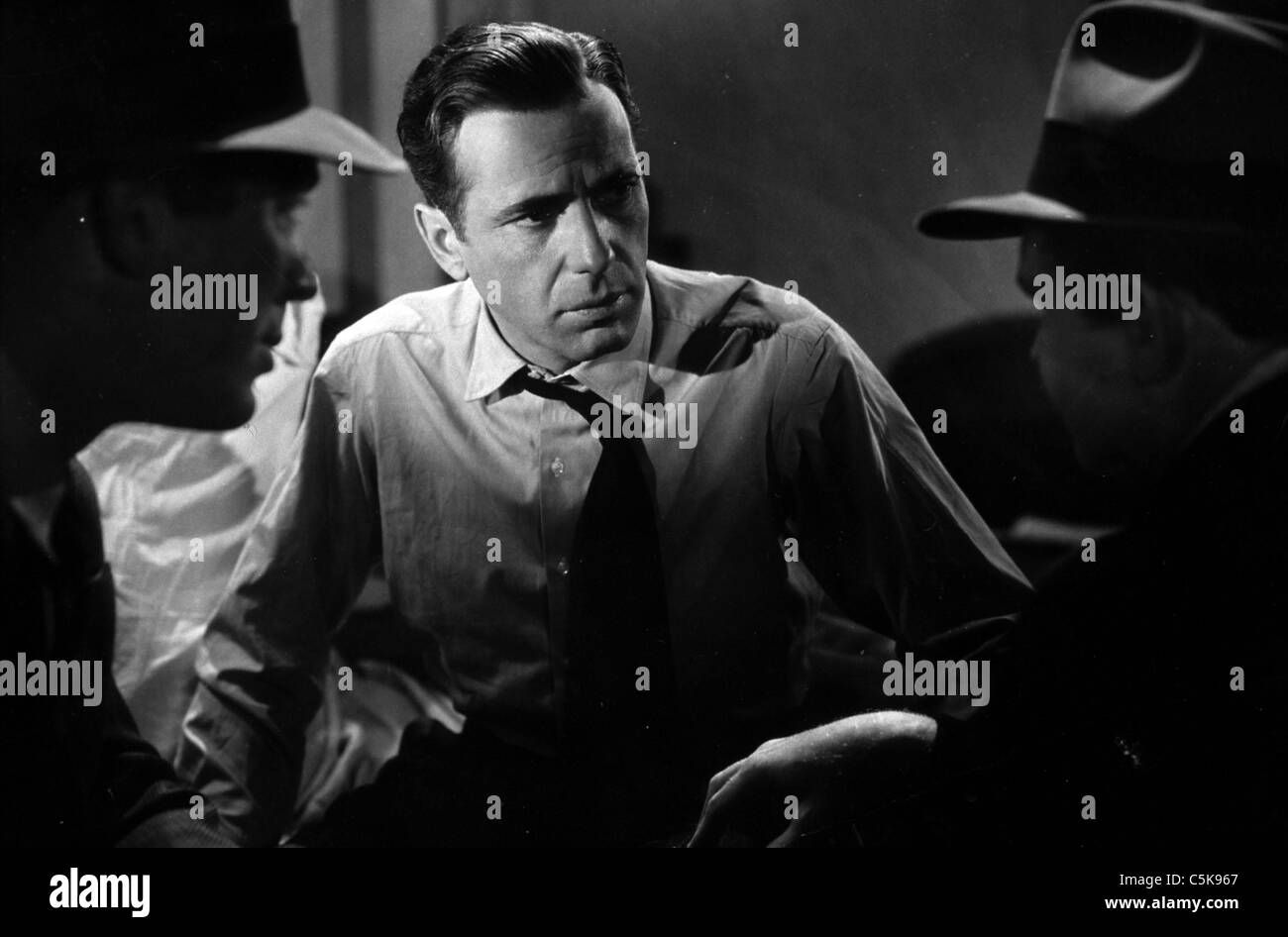 The Maltese Falcon Year: 1941 USA Humphrey Bogart, Director : John ...
