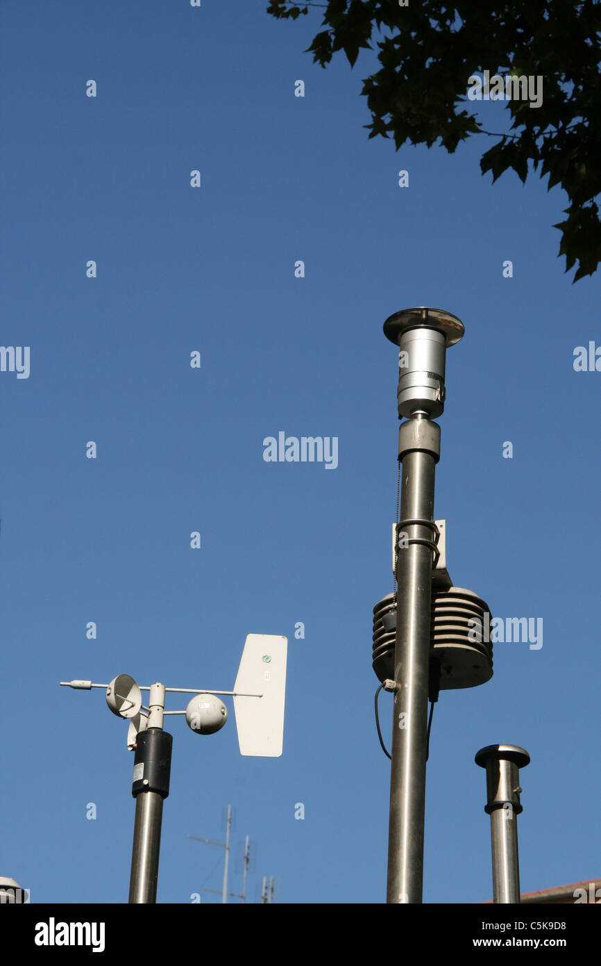 Air pollution monitoring equipment hi-res stock photography and images ...
