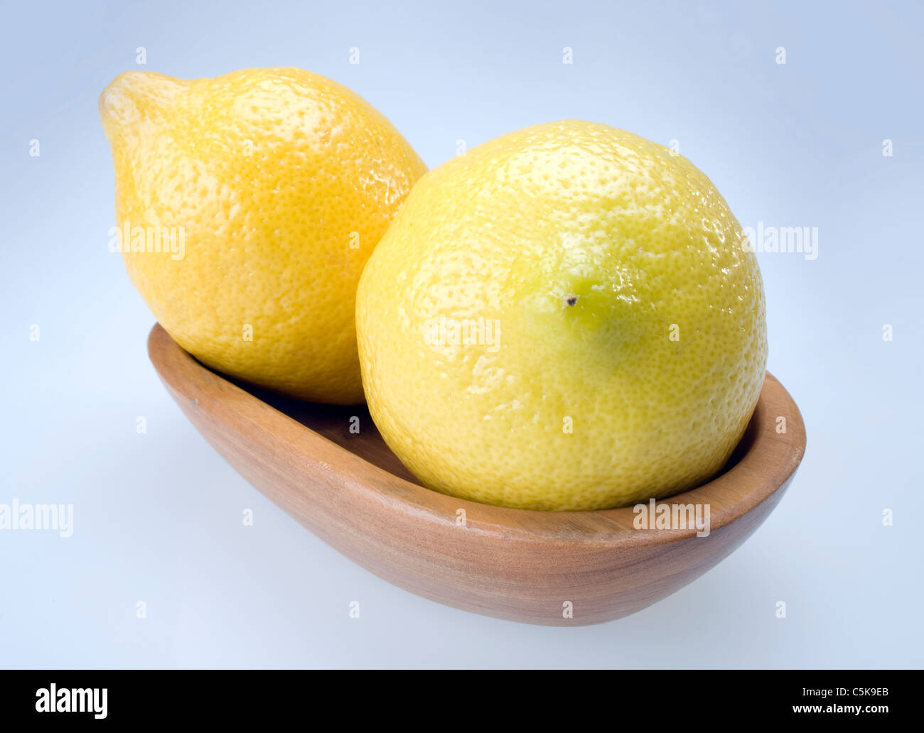 Two yellow lemons hi-res stock photography and images - Alamy
