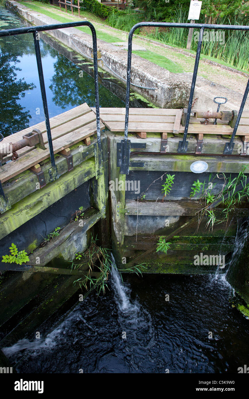 Leaking lock gates hi-res stock photography and images - Alamy