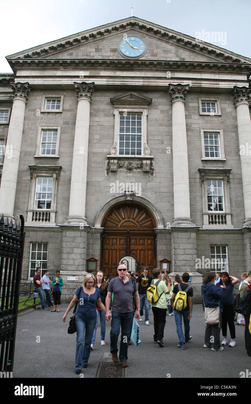 Historic college entrance hi-res stock photography and images - Alamy