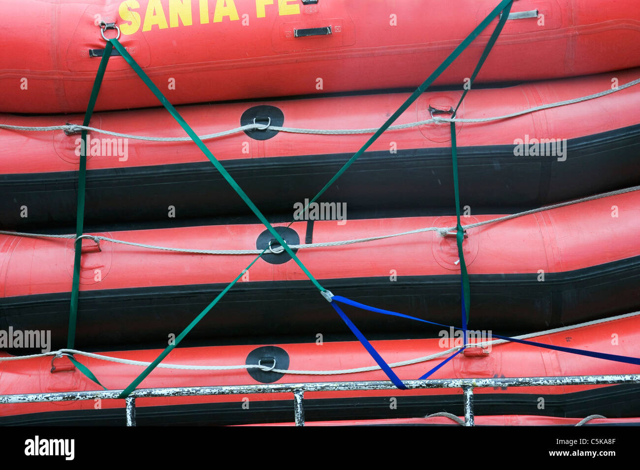 Rubber rafts hi-res stock photography and images - Alamy