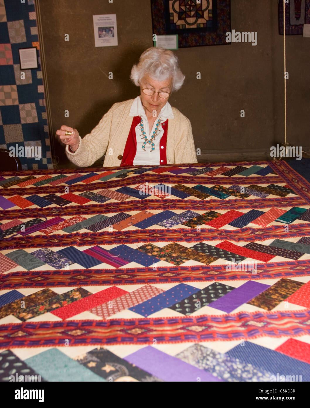 Make quilt hi-res stock photography and images - Alamy