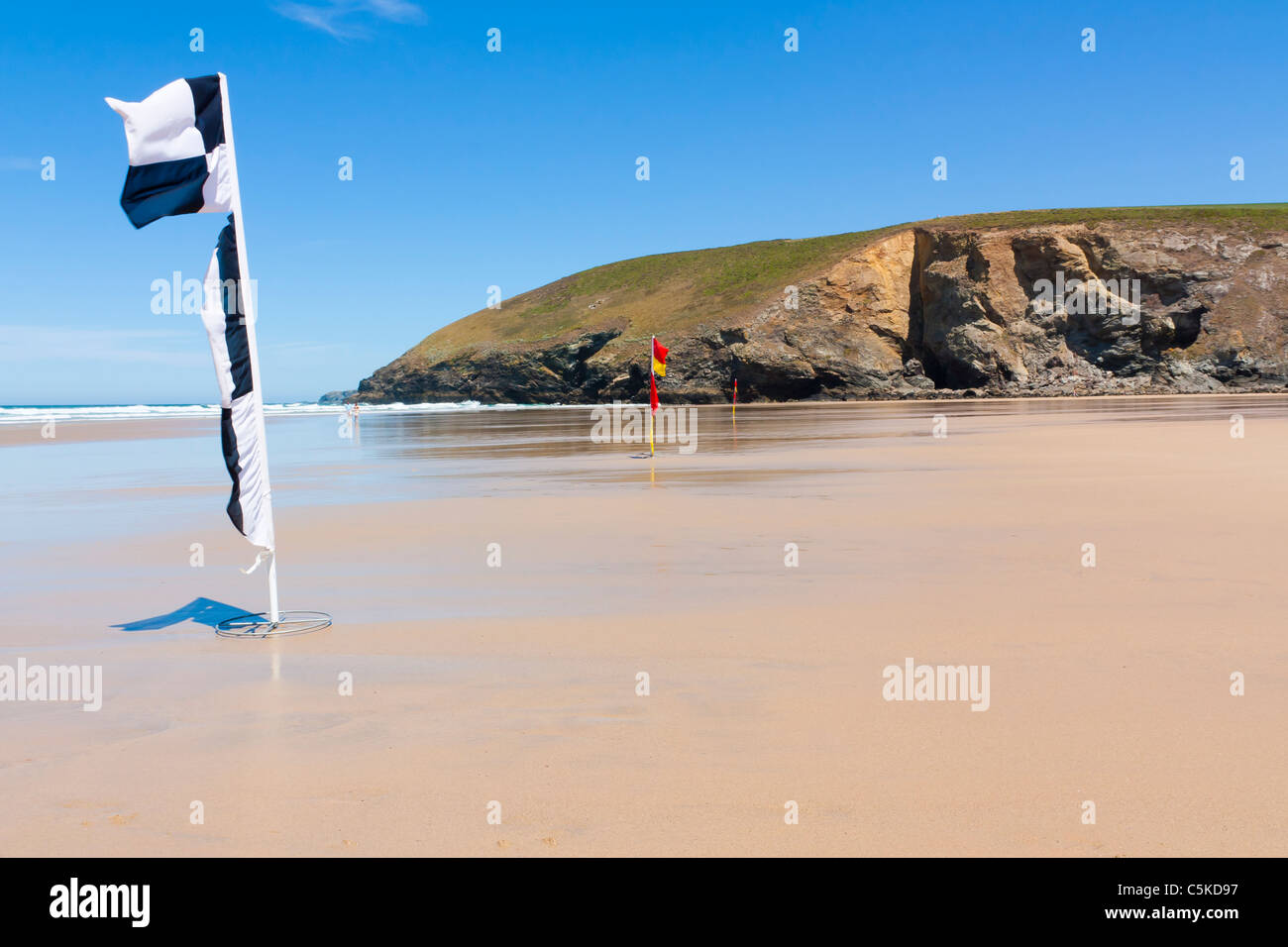 Mawgan porth lifeguard hi-res stock photography and images - Alamy