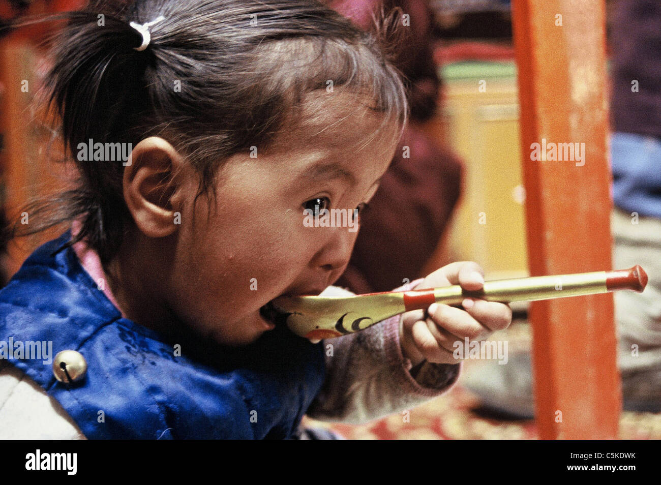 The story of the weeping camel 2003 hi-res stock photography and images ...