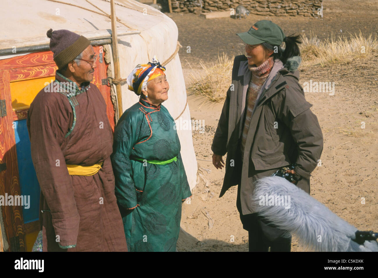 The story of the weeping camel 2003 hi-res stock photography and images ...