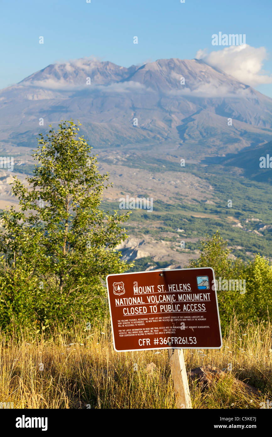 Mount closed hi-res stock photography and images - Alamy