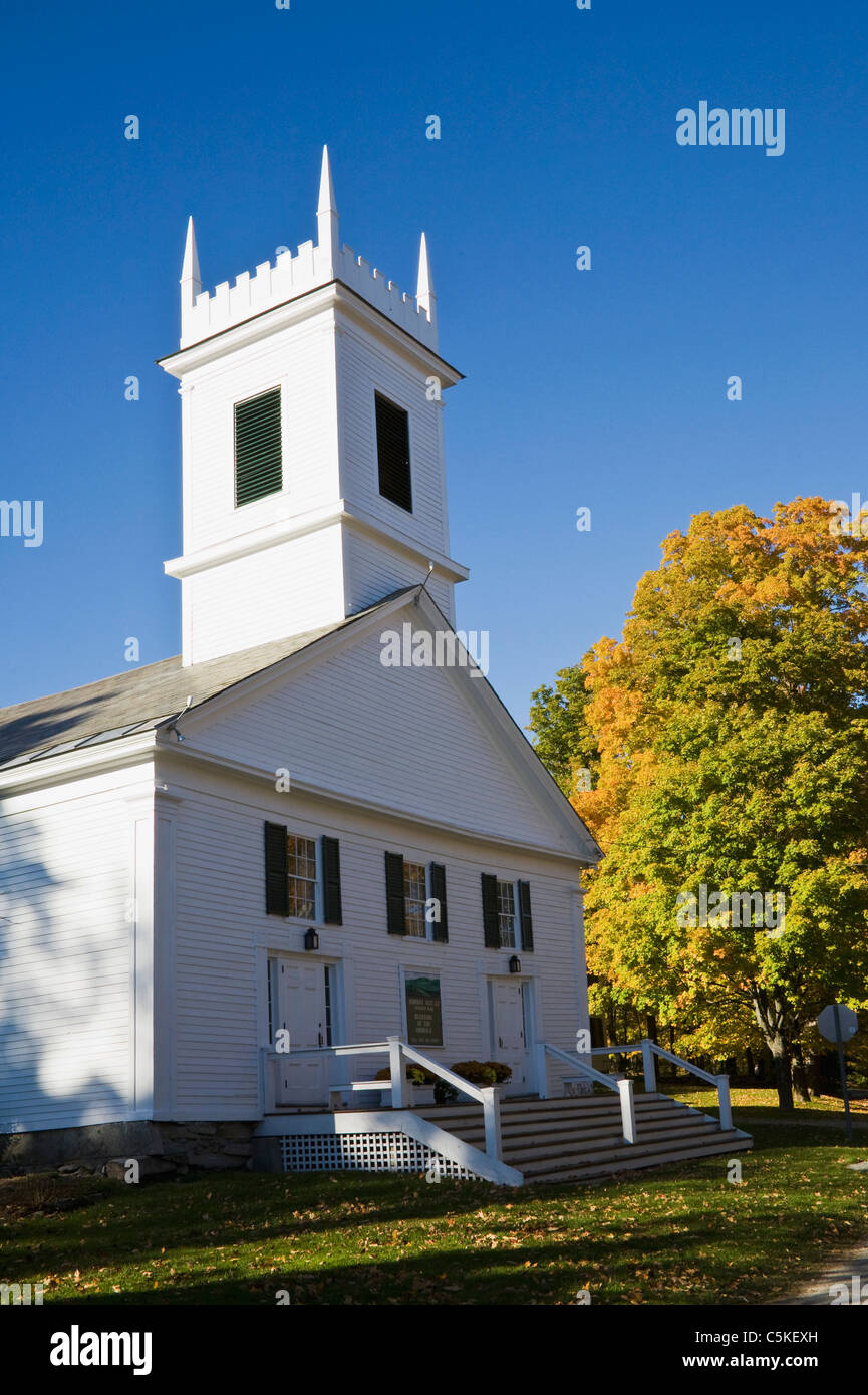 White church in small town of Peru Stock Photo - Alamy