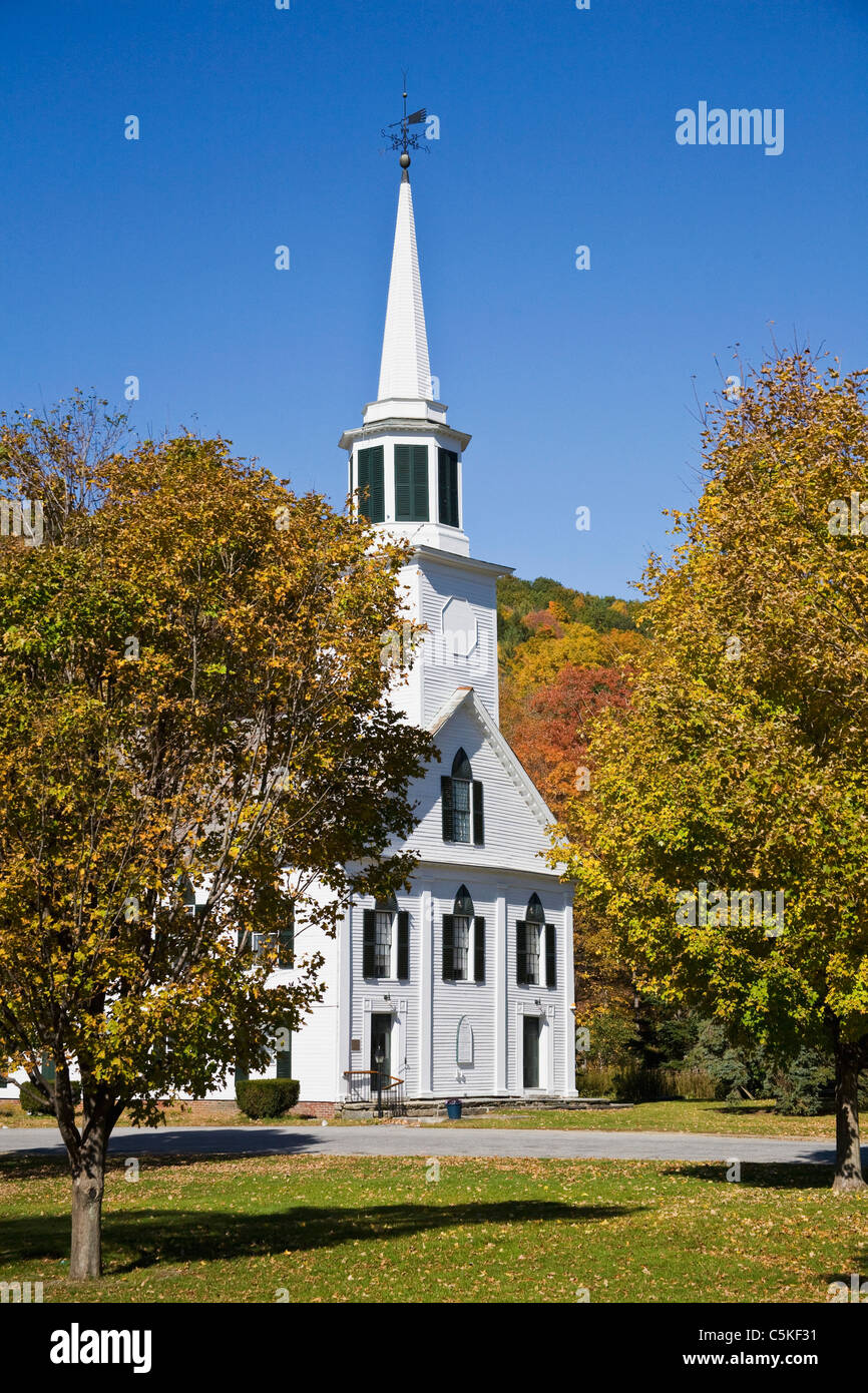 White steeple church hi-res stock photography and images - Alamy