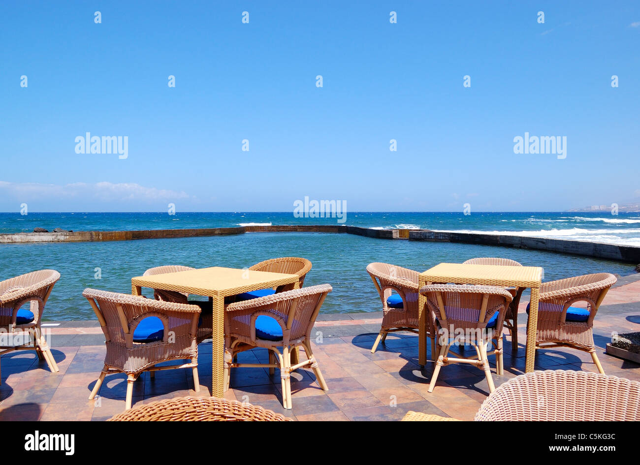 Seafront restaurant terrace hi-res stock photography and images - Alamy
