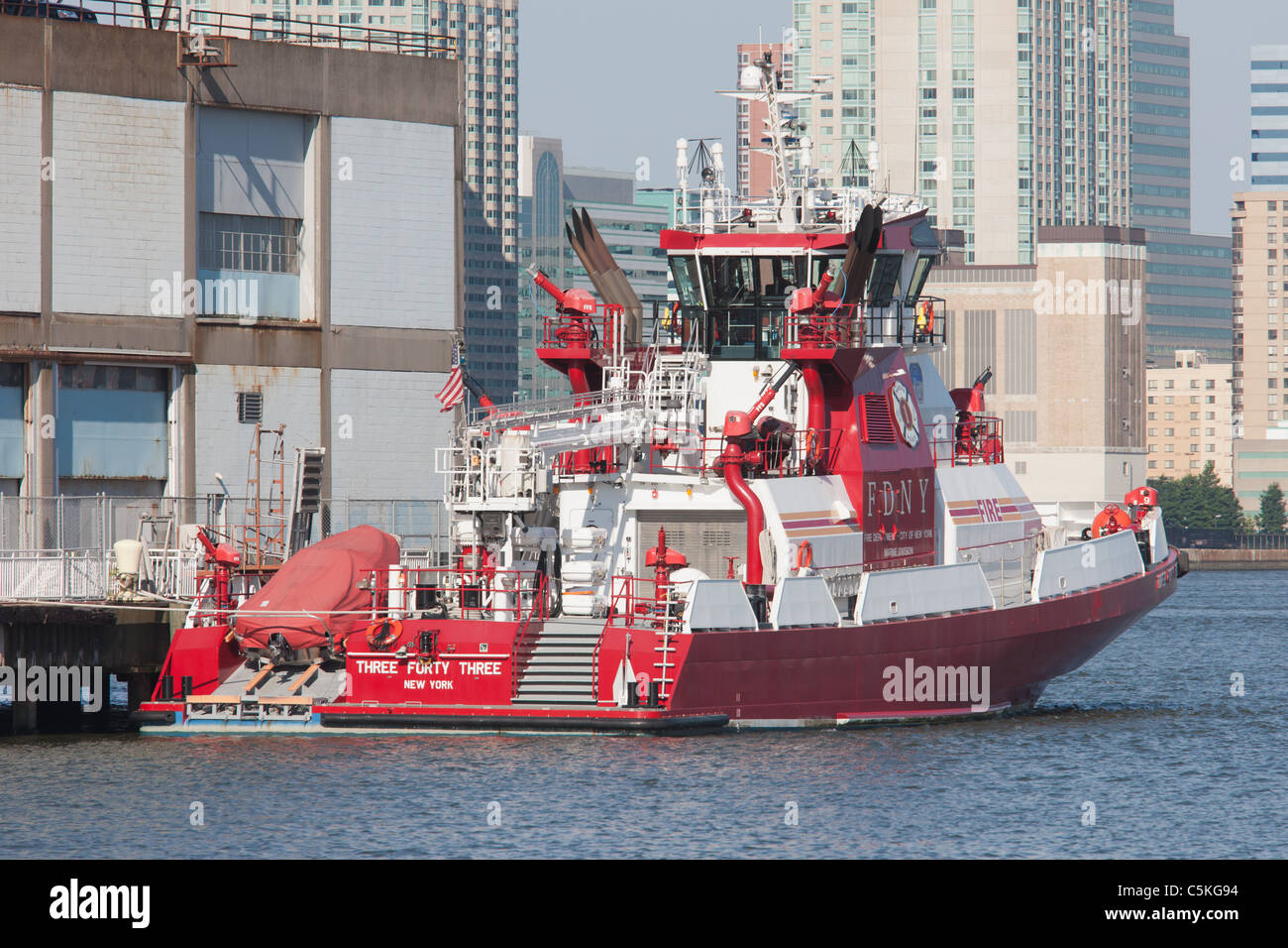 Fdny 343 fireboat hi-res stock photography and images - Alamy