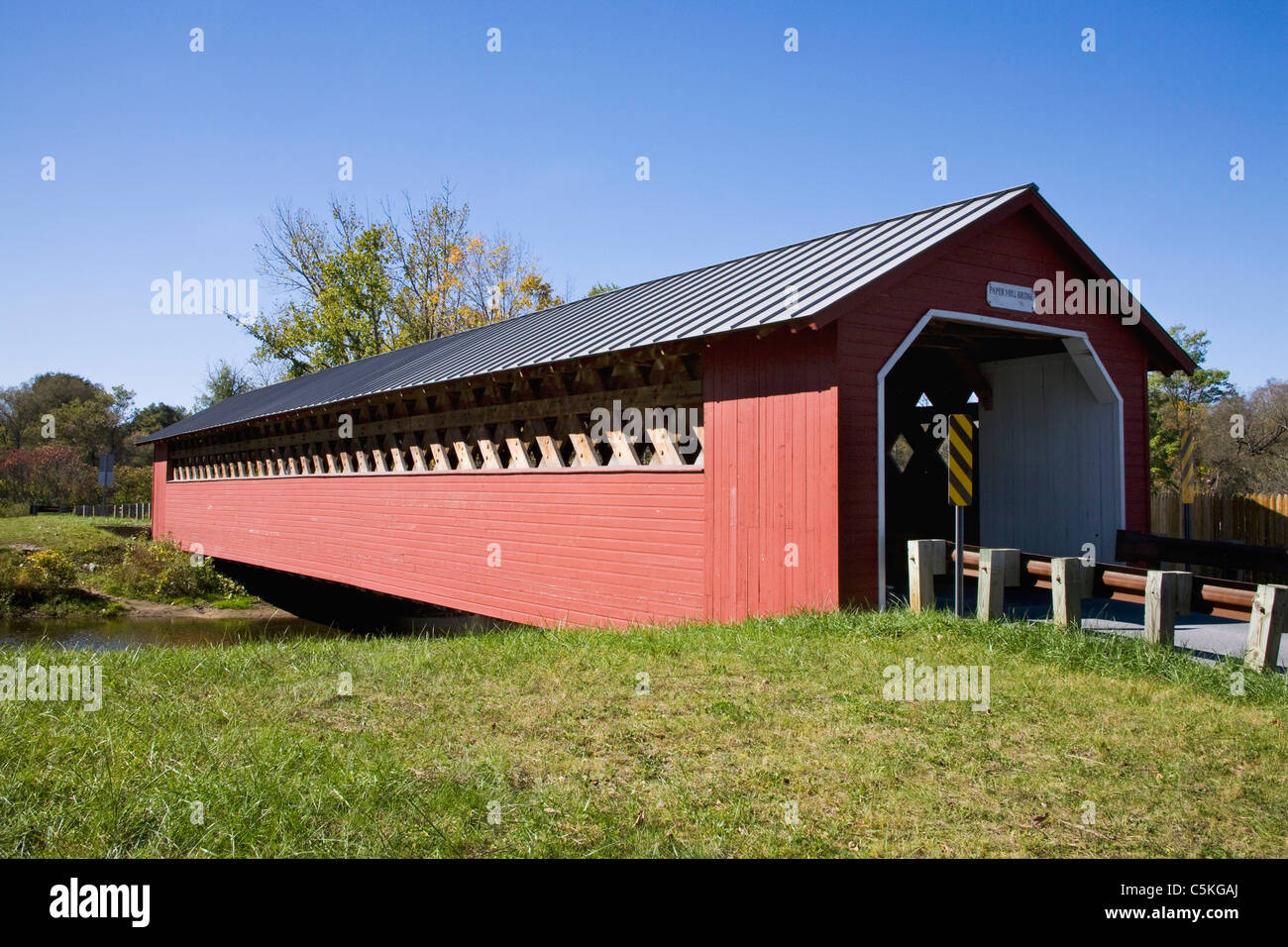Covered bridge over river hi-res stock photography and images - Alamy
