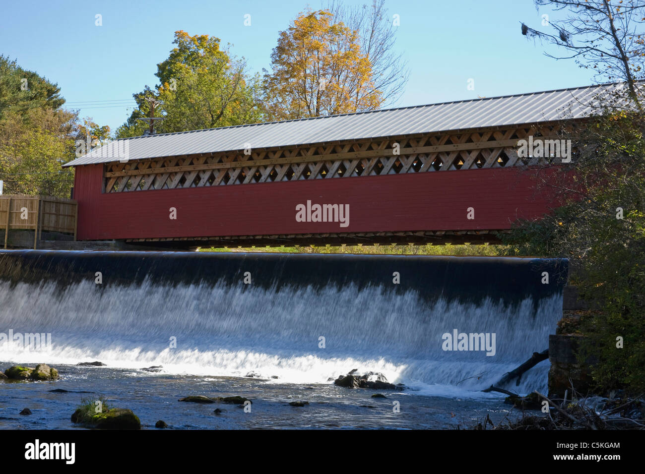 Covered bridge waterfall hi-res stock photography and images - Alamy