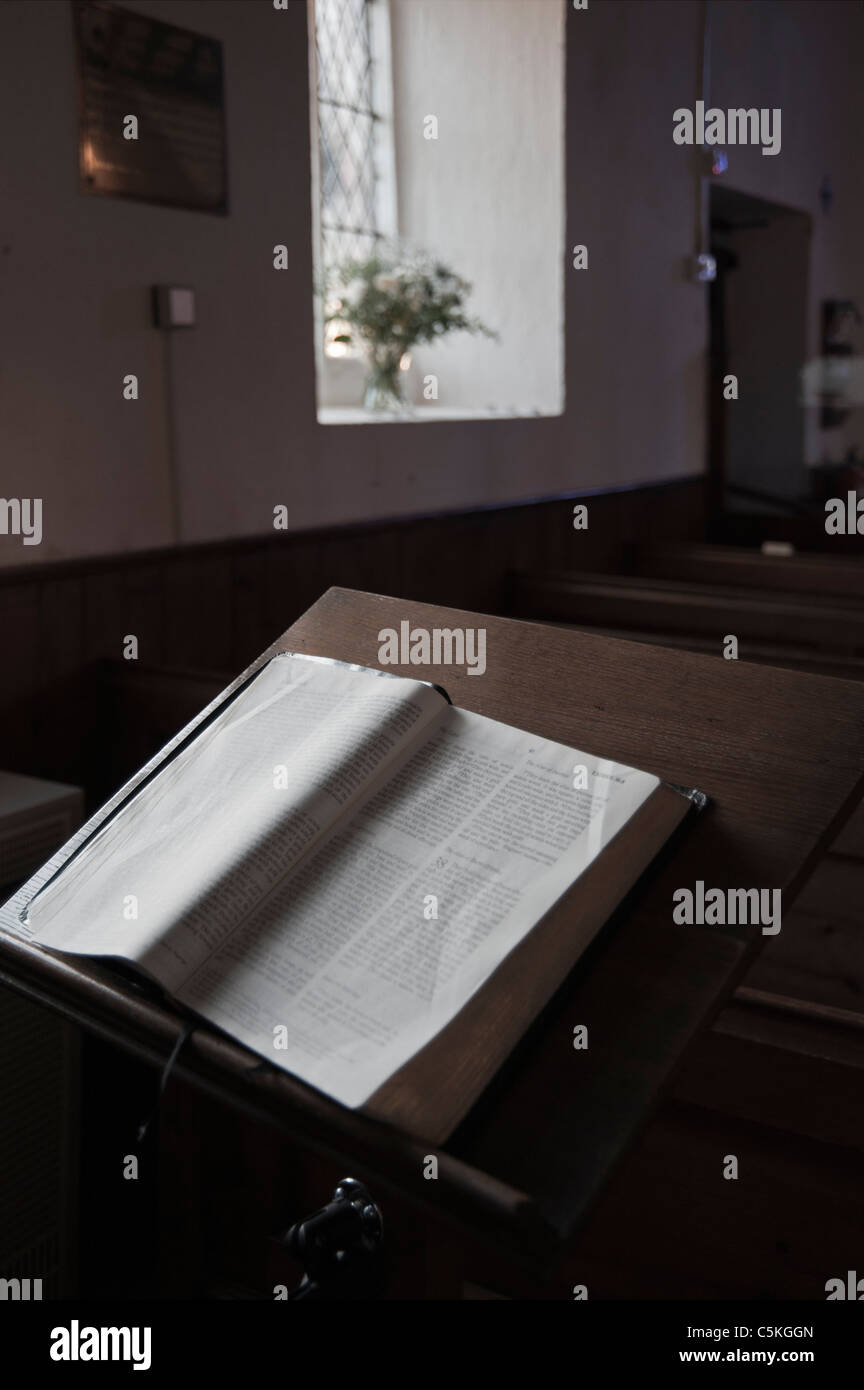 Reading lectern hi-res stock photography and images - Alamy