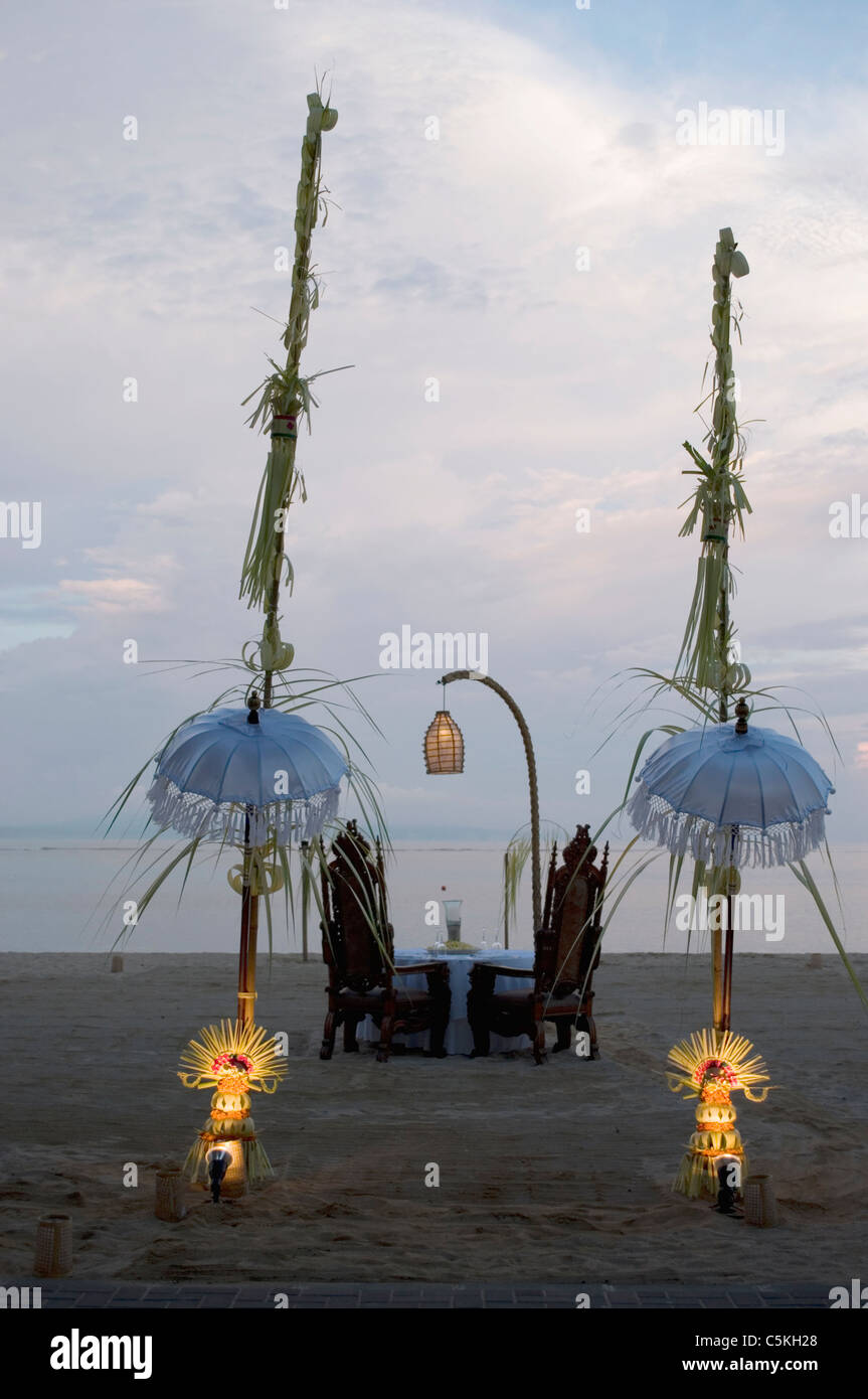 Romantic table setting beach hi-res stock photography and images - Alamy