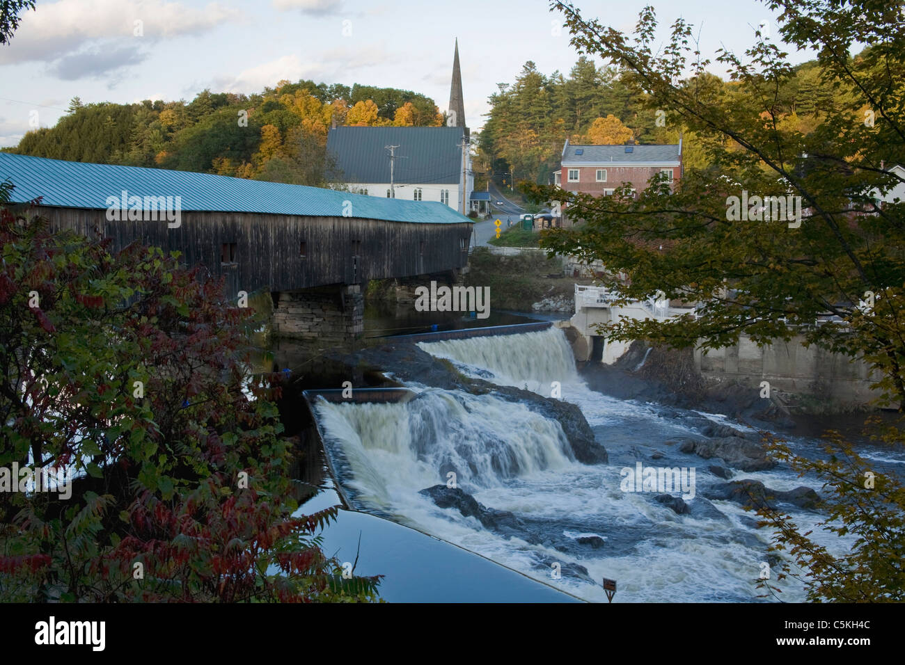 Covered bridge and river in Bath NH Stock Photo - Alamy
