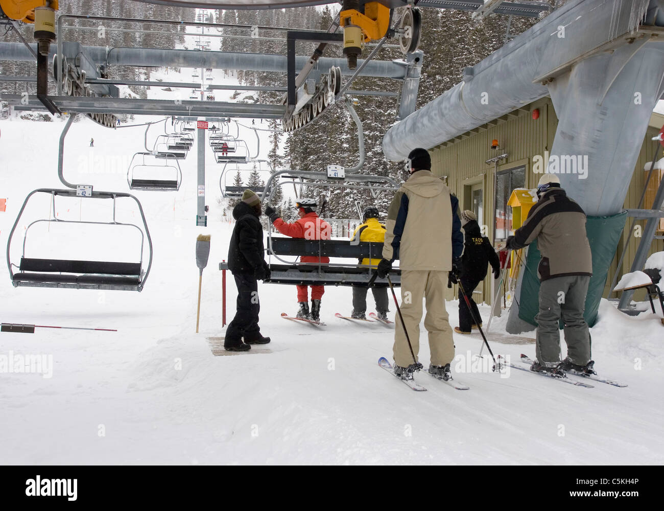 Skiers take chair lift at Taos Ski Valley Stock Photo - Alamy