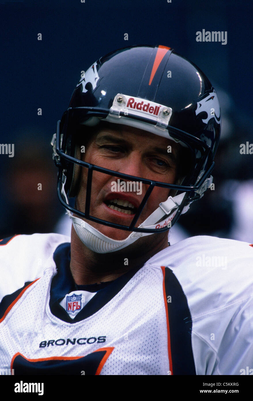 Denver broncos quarterback john elway hi-res stock photography and ...