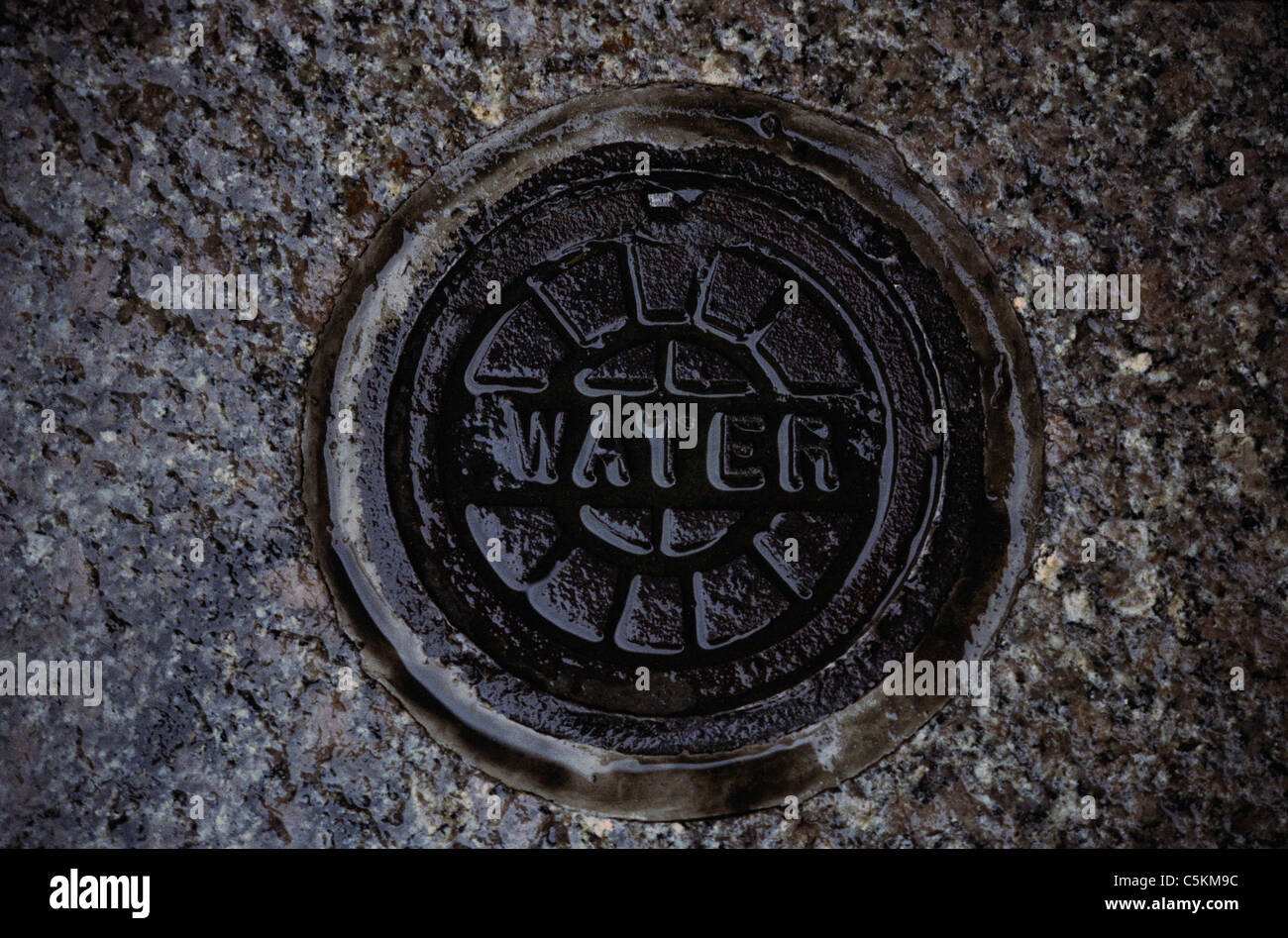 wet â€œwaterâ€™ valve street cap, NYC Stock Photo - Alamy