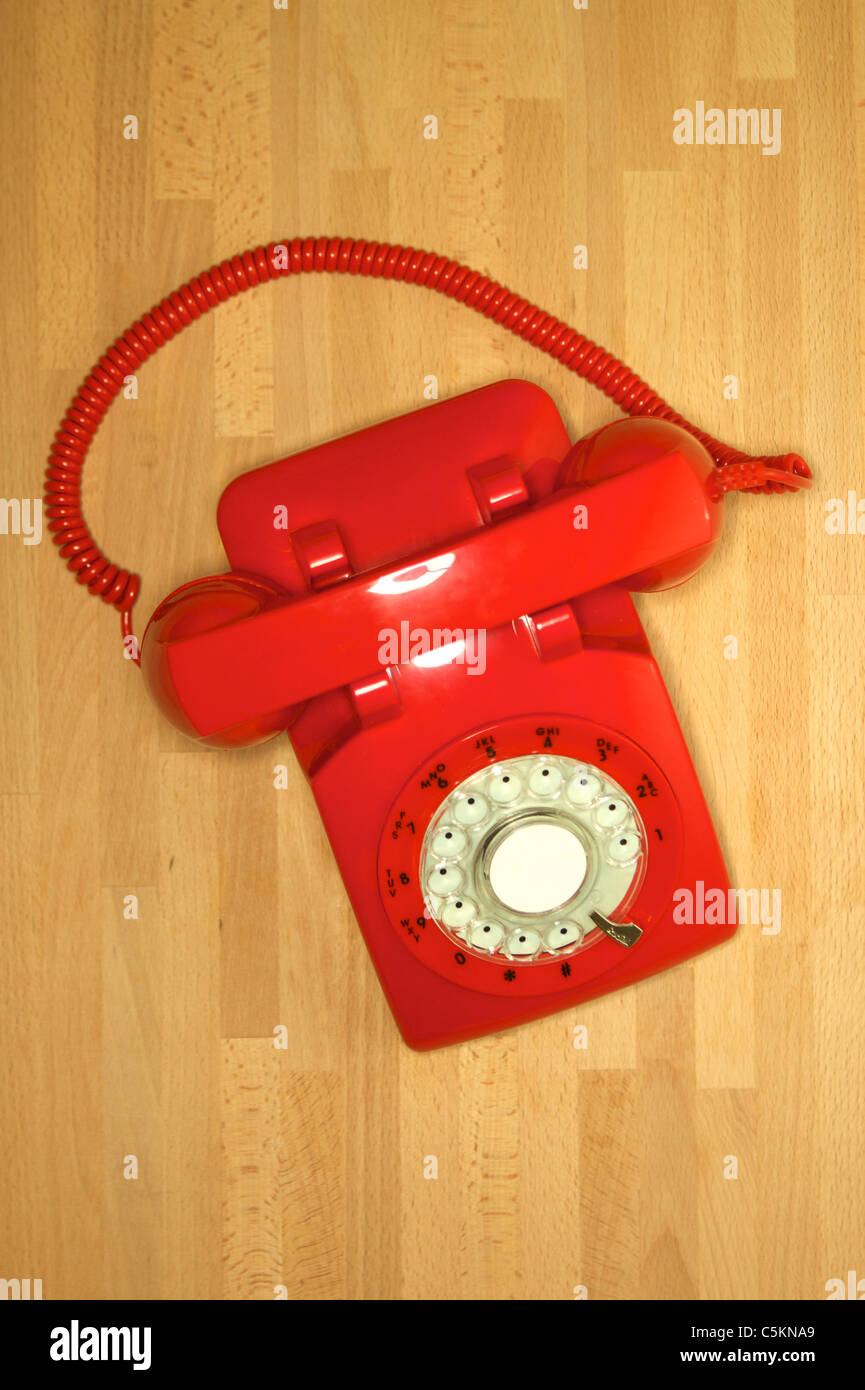A vintage rotary telephone on a desk Stock Photo - Alamy