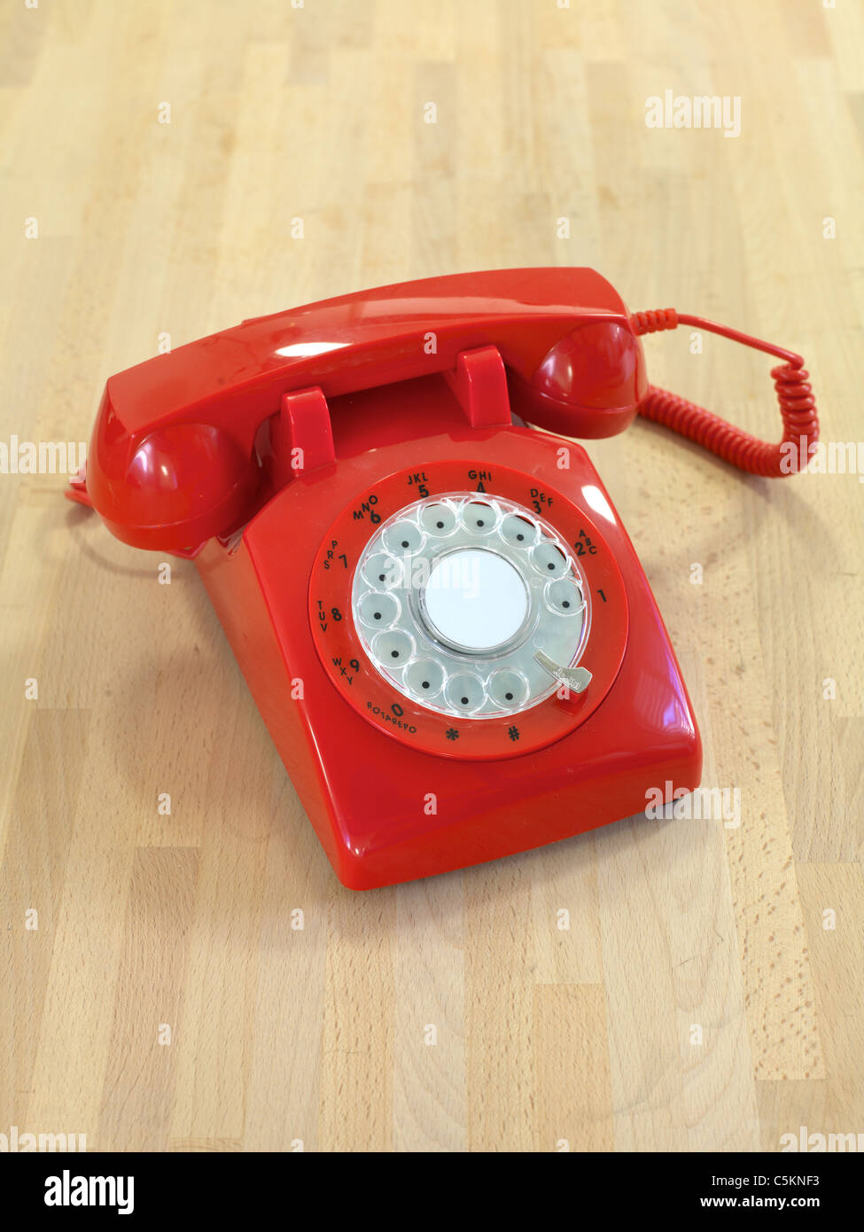 A vintage rotary telephone on a desk Stock Photo - Alamy