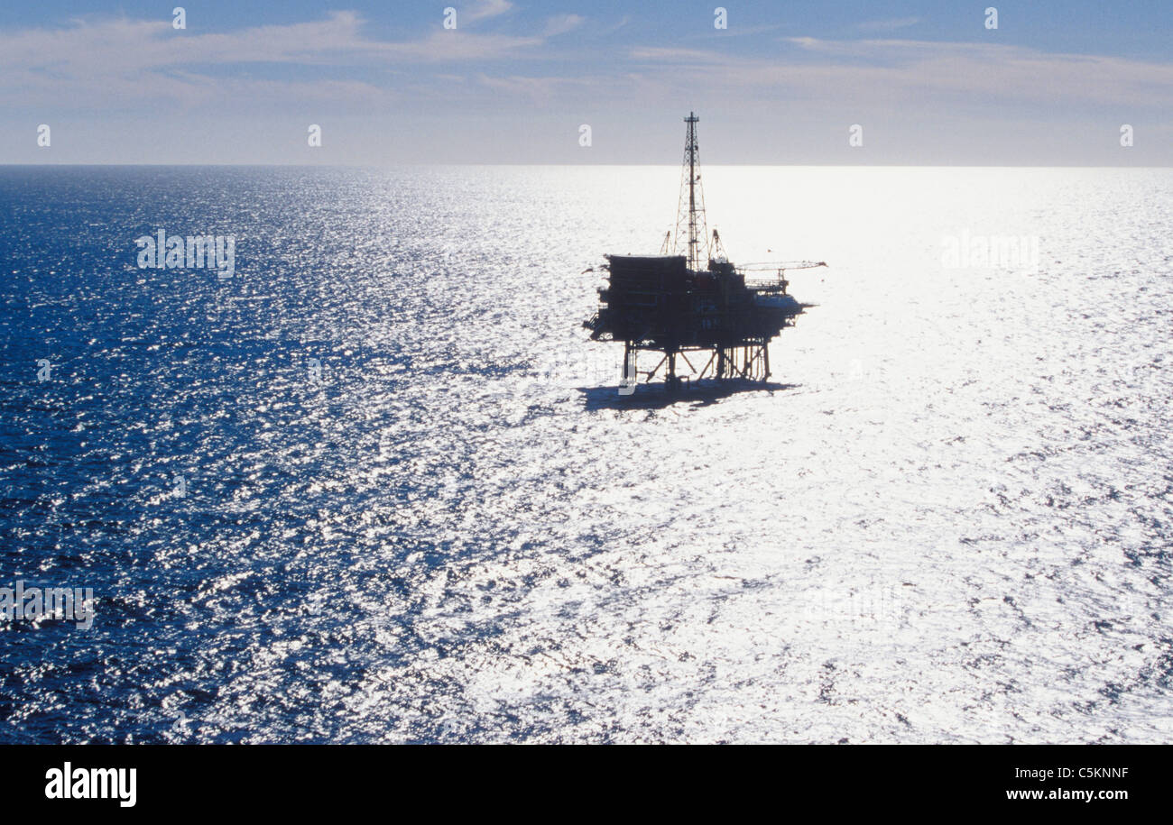 Seabed oil rig hi-res stock photography and images - Alamy