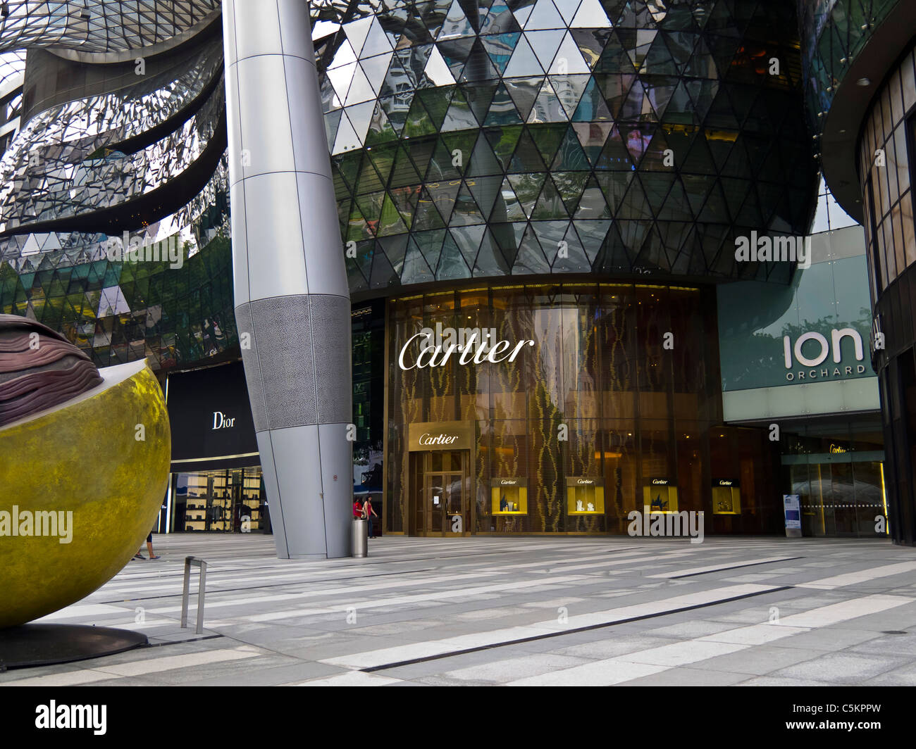 Singapore's ION Shopping Centre Stock Photo - Alamy