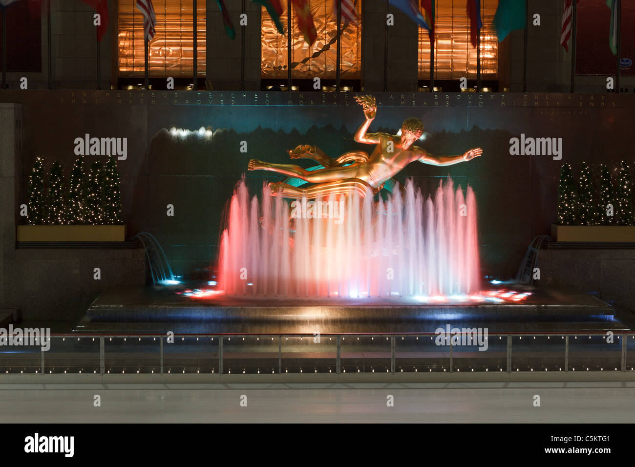Rockefeller center fountain hi-res stock photography and images - Alamy