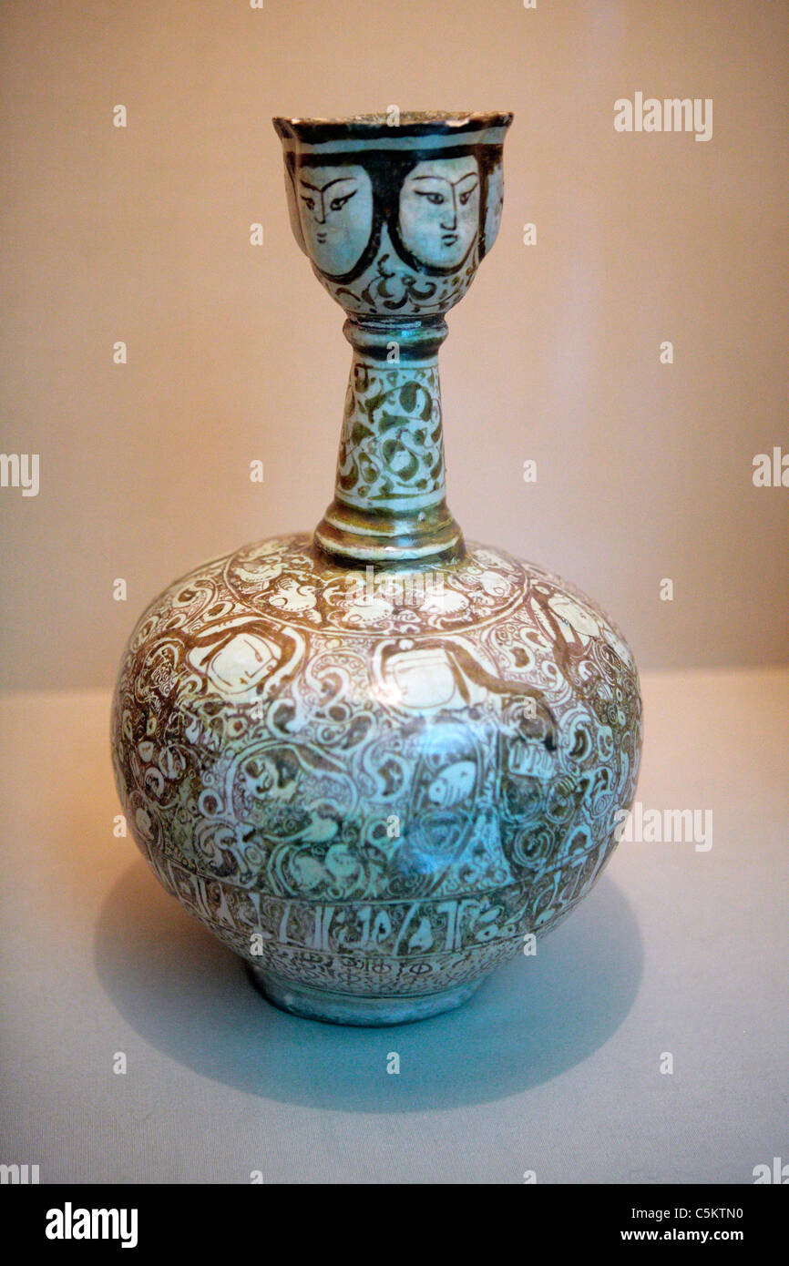 Persian ceramics hi-res stock photography and images - Alamy