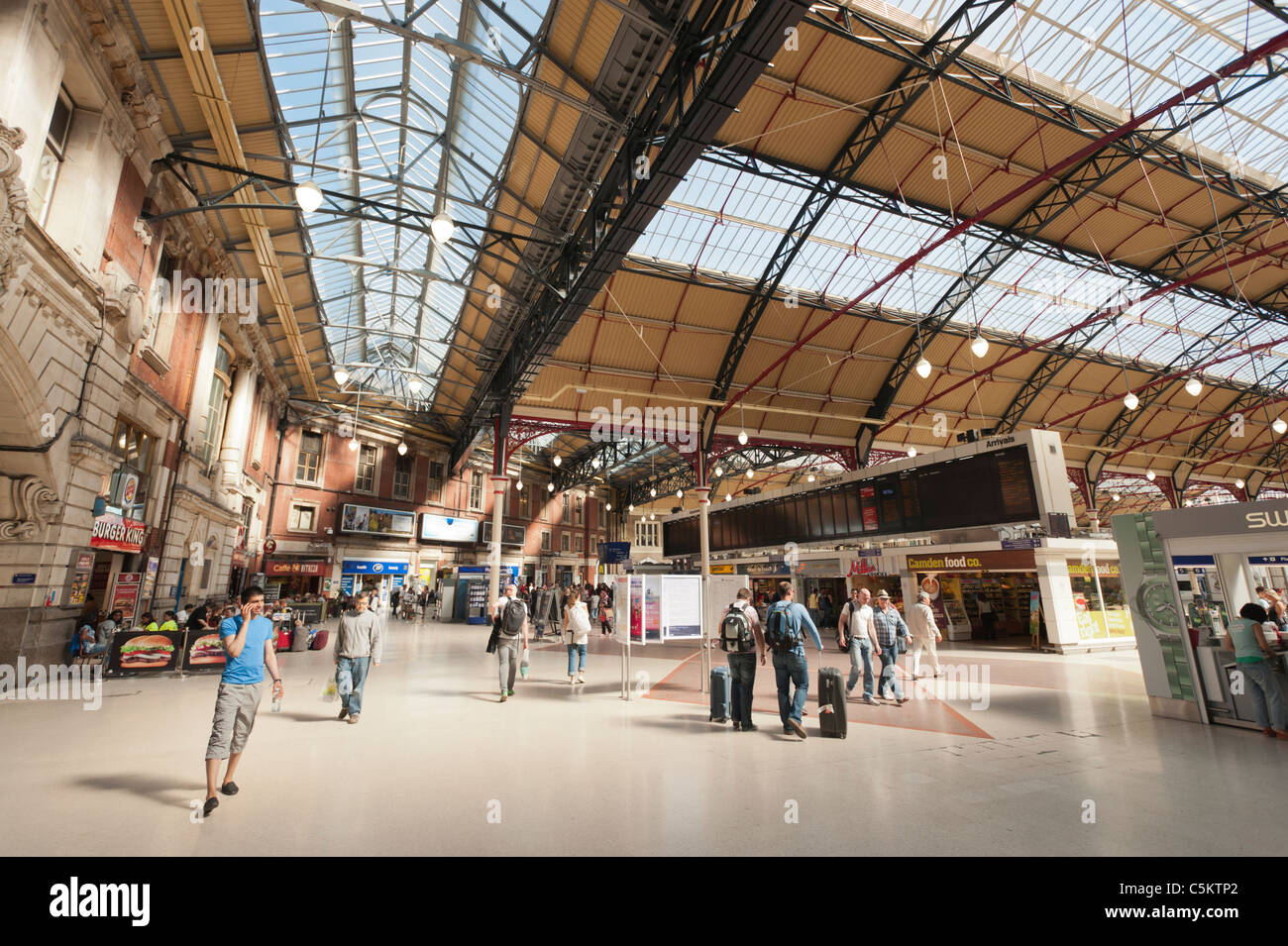The public concourse at Victoria train station. London, England, UK ...