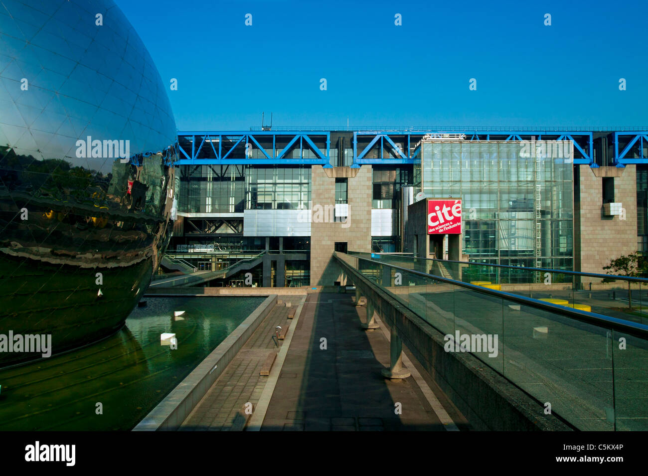 Paris city of science and industry hi-res stock photography and images ...