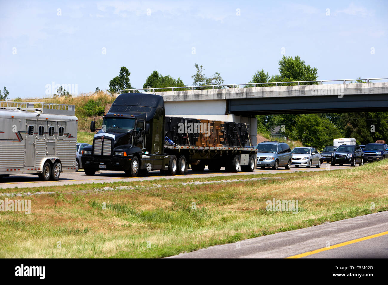 traffic jam holdup delay on interstate in the usa Stock Photo - Alamy