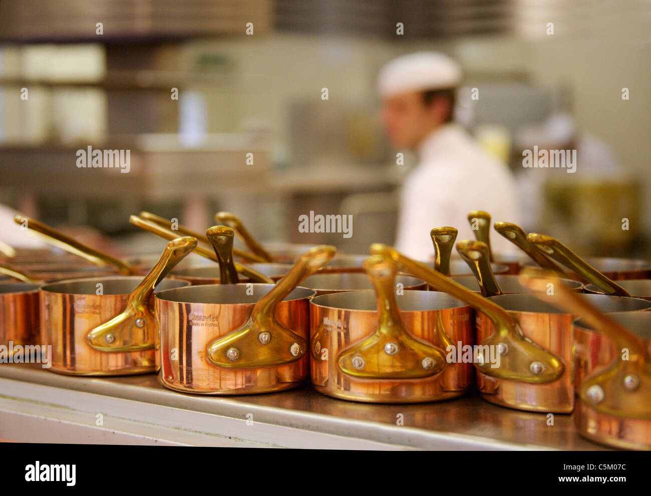 Chef behind copper pans hi-res stock photography and images - Alamy