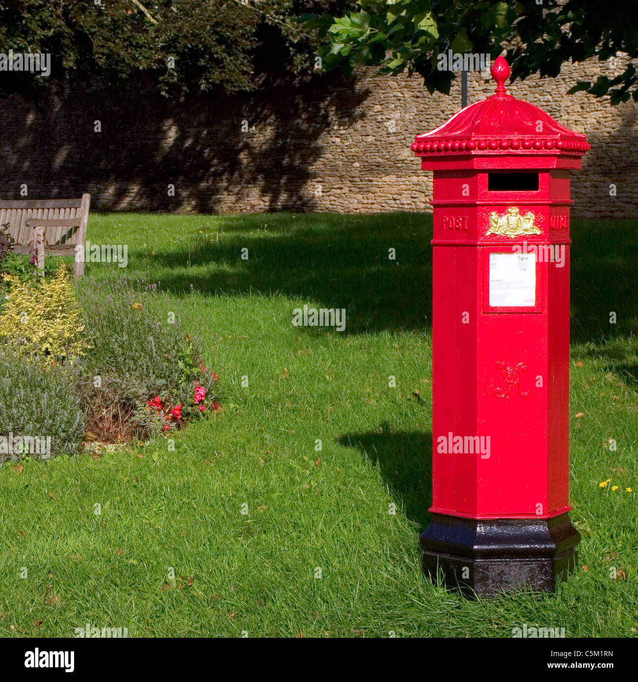 Traditional old red royal mail post box, Tetbury, Gloucestershire ...