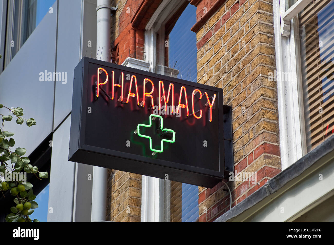 Pharmacy neon green cross sign hi-res stock photography and images - Alamy