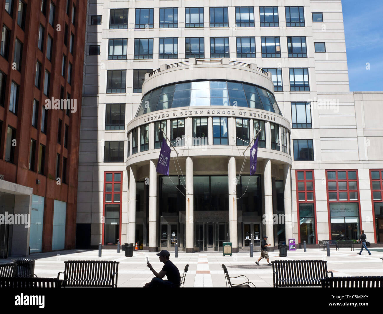 School entrance usa students hi-res stock photography and images - Alamy