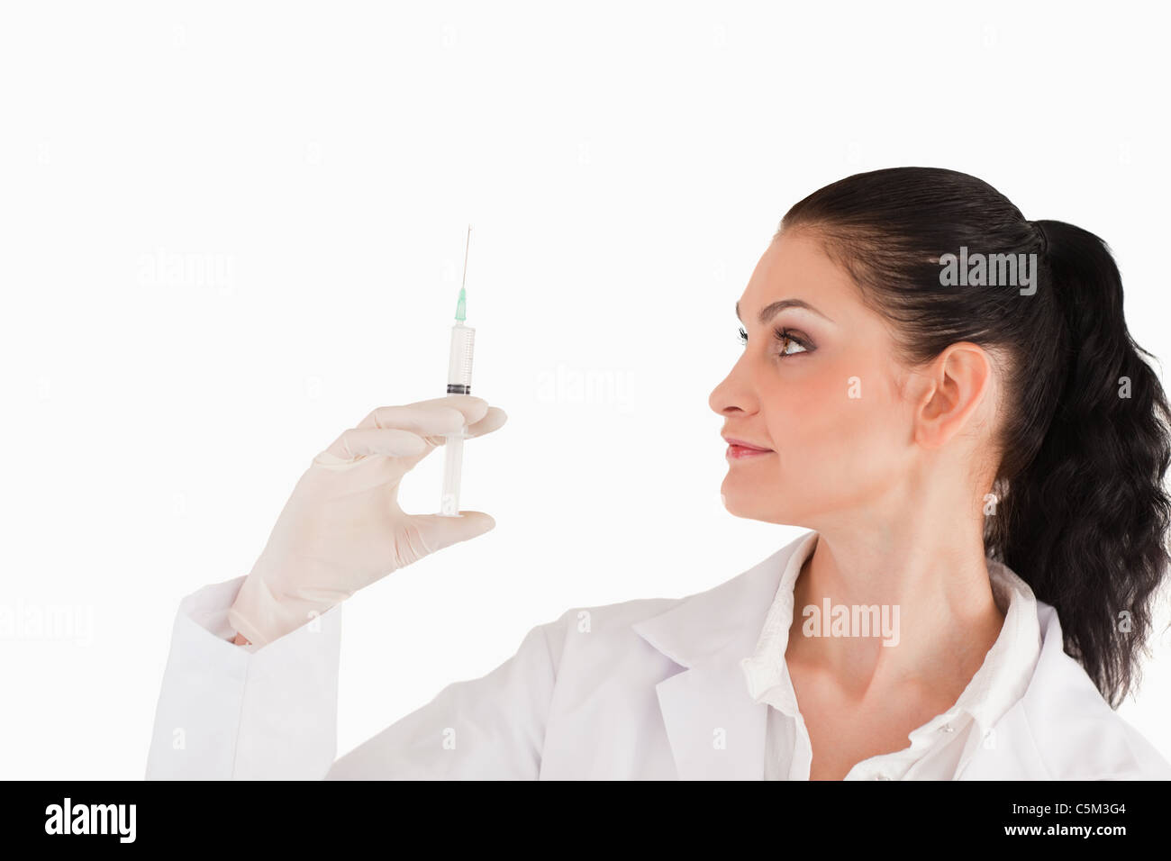 Female doctor preparing a syringe Stock Photo - Alamy
