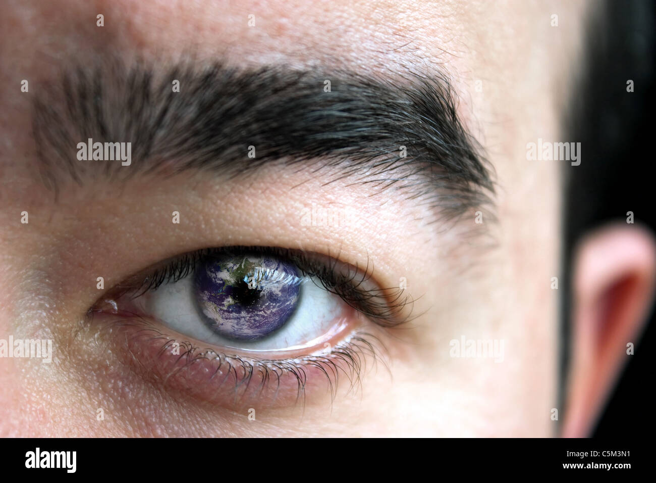 Human eye with planet earth hi-res stock photography and images - Alamy
