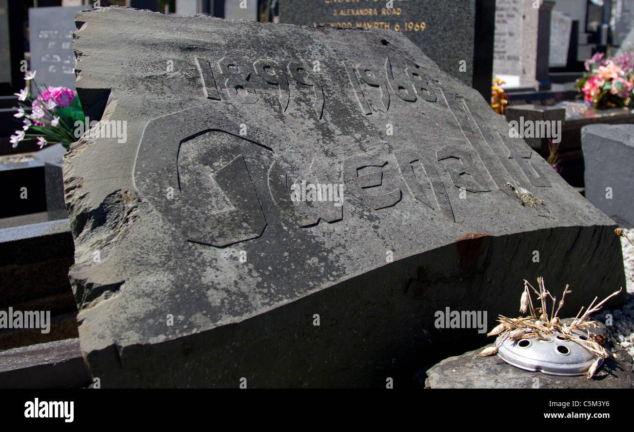 Bedd Gwenallt (Welsh poet and academic) grave at Aberystwyth Stock ...