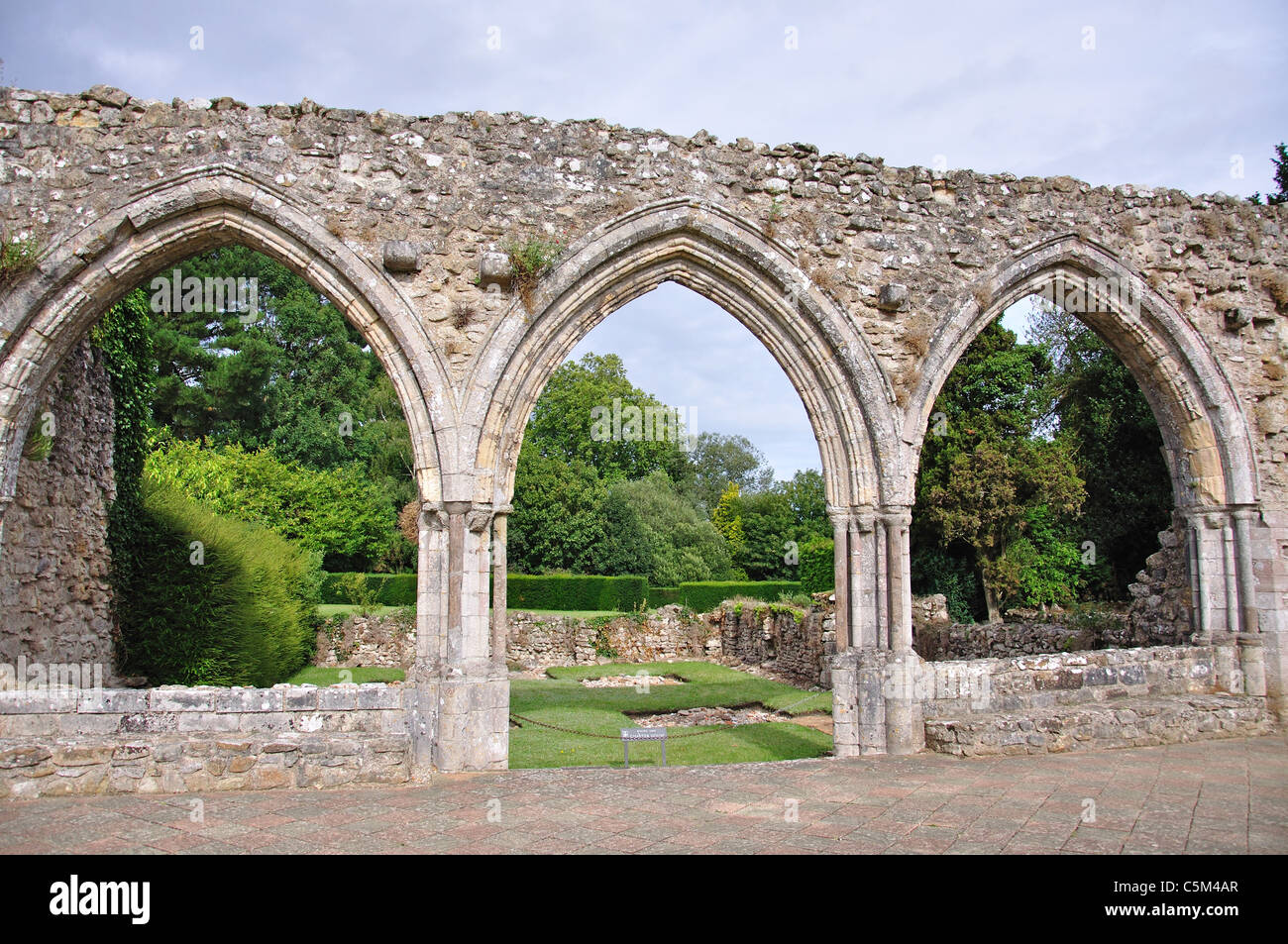 The Cloister ruins, Beaulieu Abbey, Beaulieu, New Forest District ...