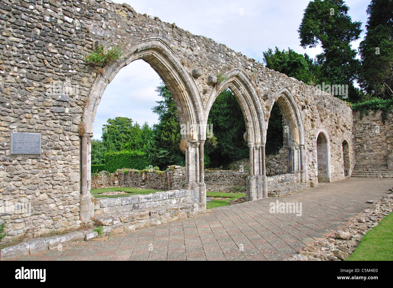 The Cloister ruins, Beaulieu Abbey, Beaulieu, New Forest District ...