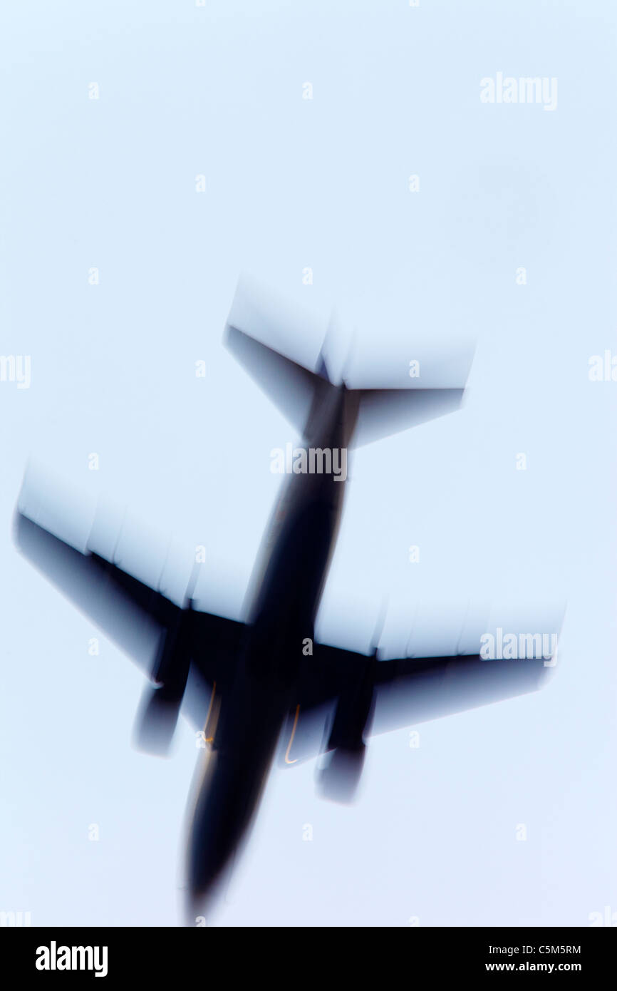 Planes in flight from below Stock Photo - Alamy