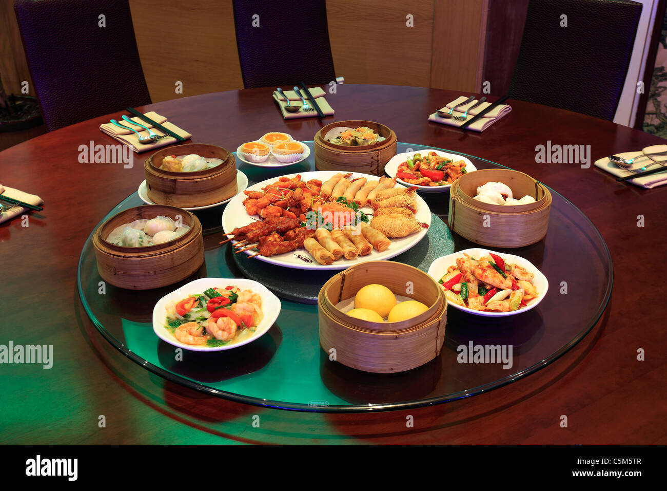 restaurant Oriental Cuisine dinner bar indoor food Stock Photo - Alamy